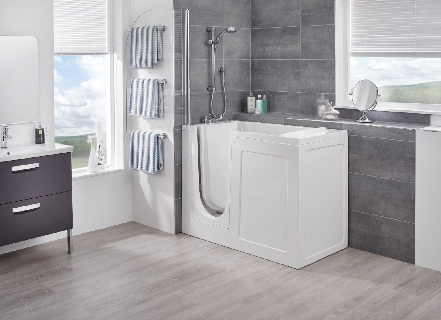 Sitzbadewanne mit Seiteneinstieg «Mallorca 124» - VitaActiva AG